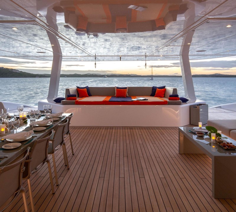 Yacht CHE, Sunreef 114 Catamaran | CHARTERWORLD Luxury Superyacht Charters